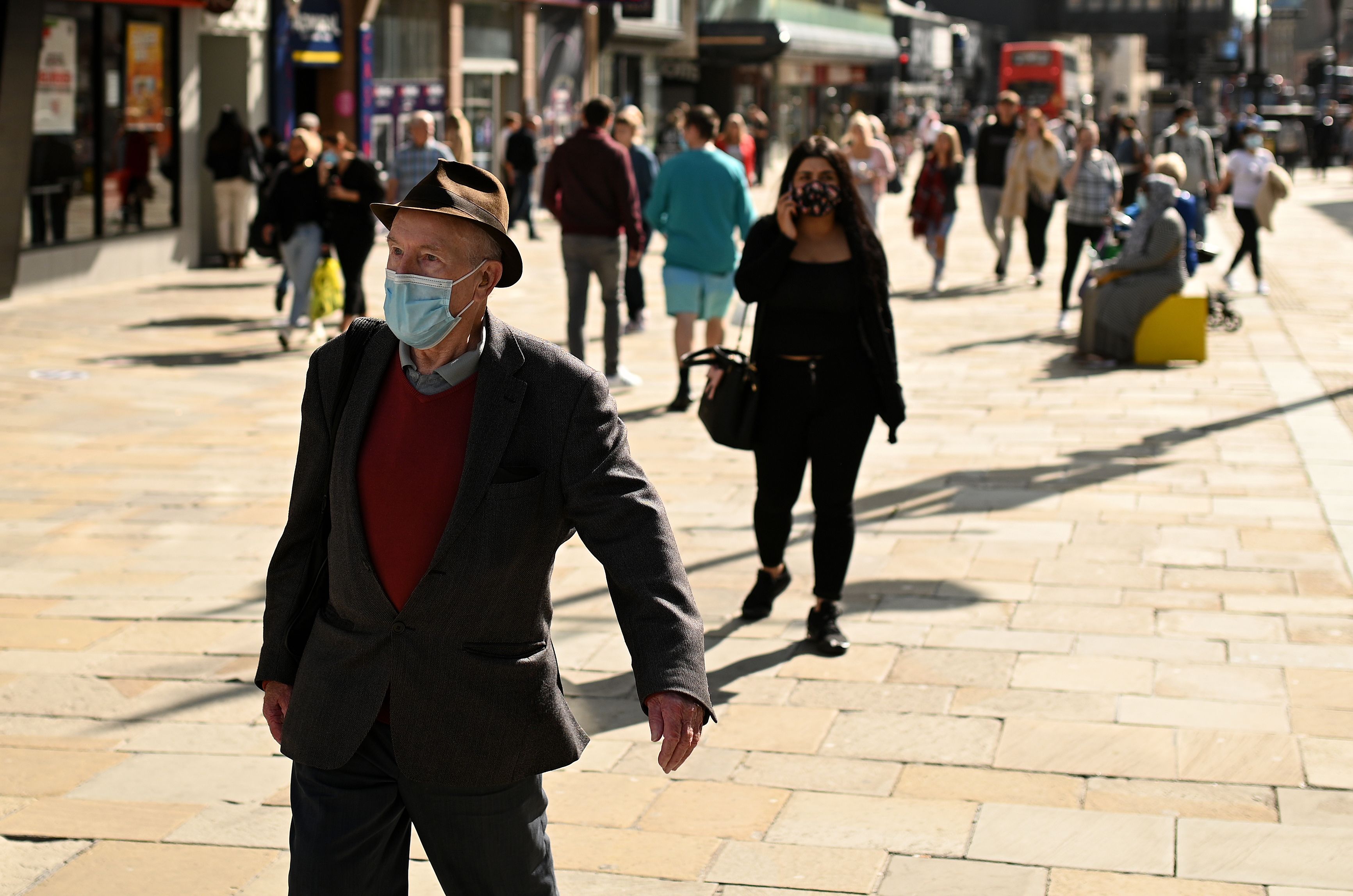 فرض تدابير جديدة في إنجلترا لمكافحة تفشي كورونا | الاقتصادية
